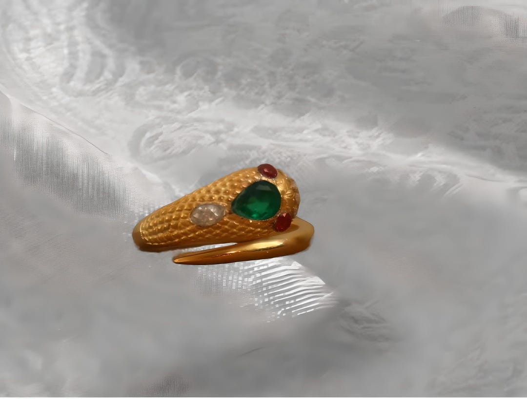 Antique Style Queen Victoria Ring for Women Vintage 14k Yellow Gold ...