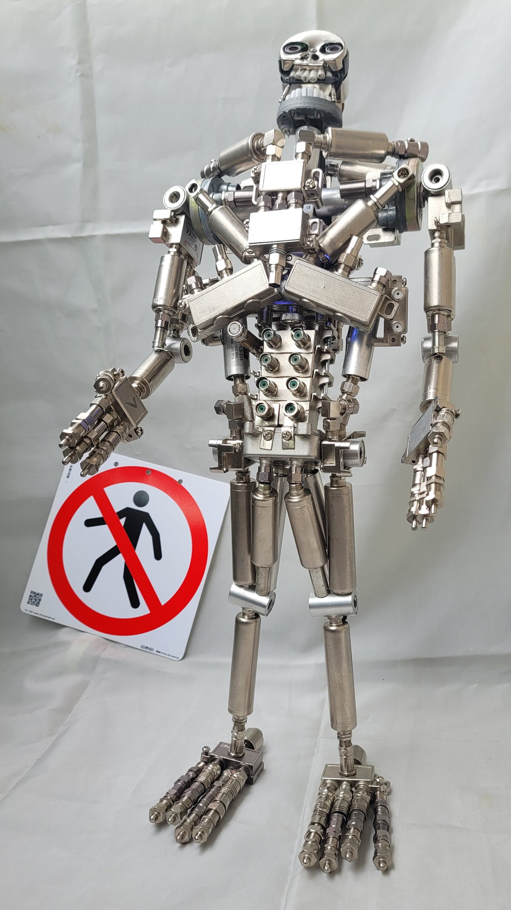 Terminator T-800 Endoskeleton Sculpture Made of Coaxial Cable Network ...