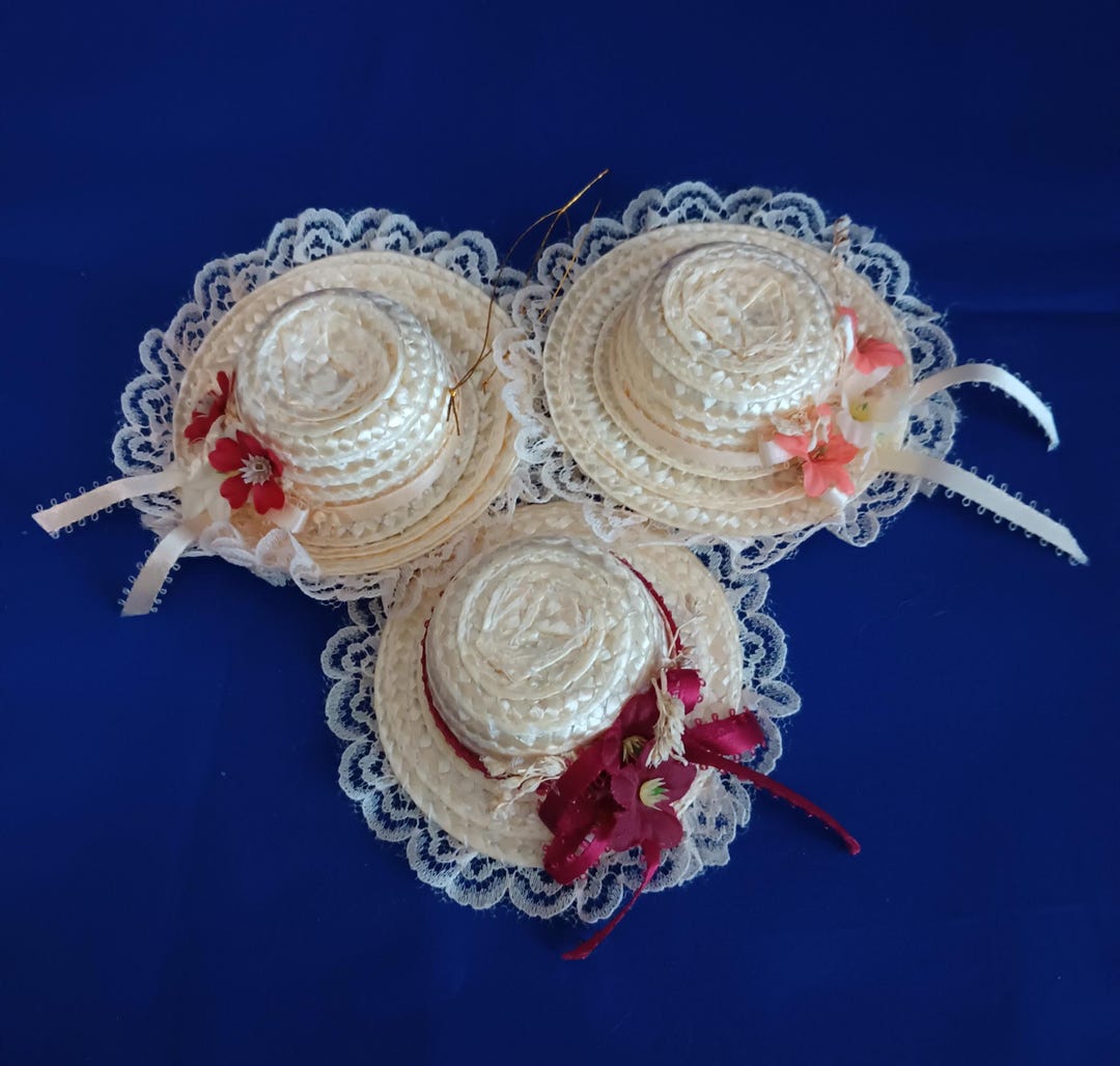 Three Small Hats With Strings to Use as Christmas Tree Ornaments - Etsy