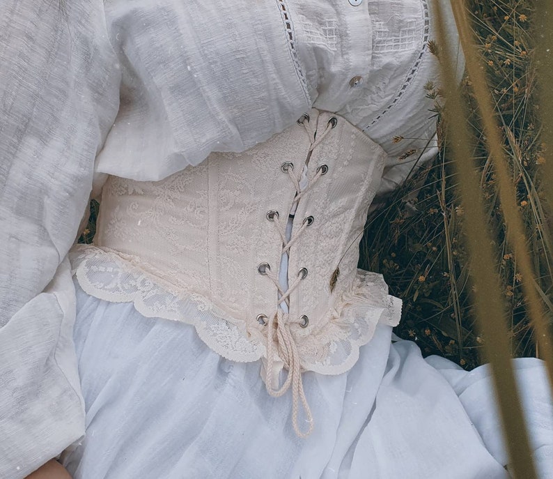 Fairy Corset Top in Vintage Style Elegant Underbust Lace Corset Basque ...