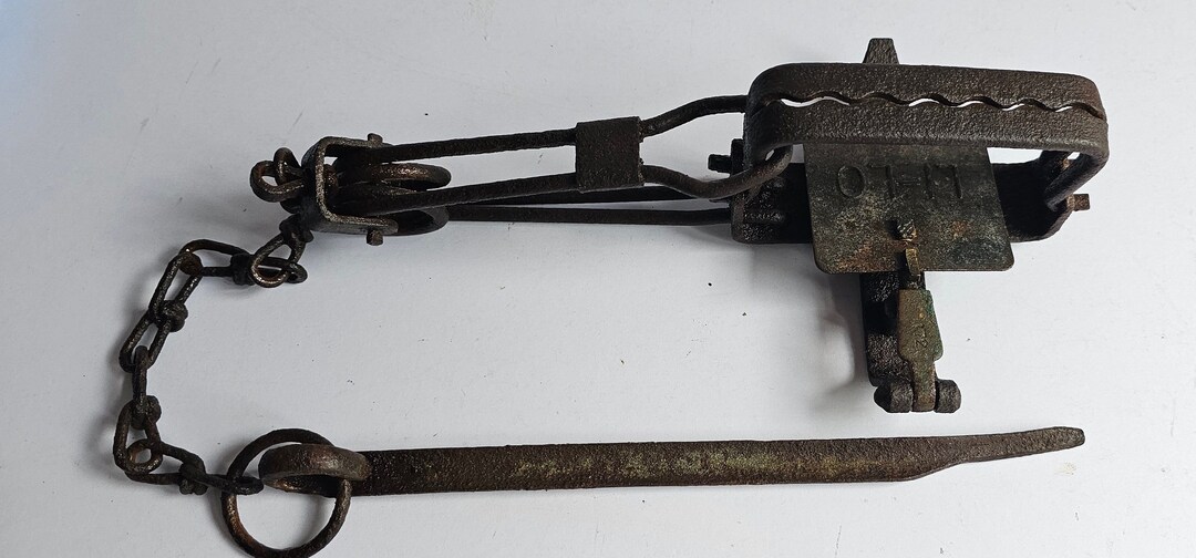 Vintage Antique Gin Trap Prop Display Pub Chain Peg - Etsy