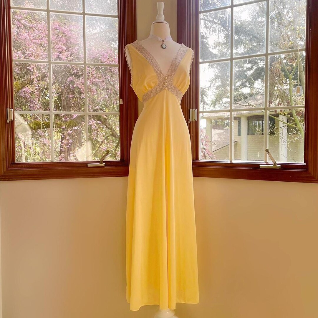 1970’s Vanity Fair Butter Yellow Nylon/lace Buttoned Lingerie Gown - Etsy