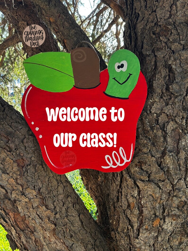 Wiggly Welcome: Apple Door Hanger for the Classroom - Etsy