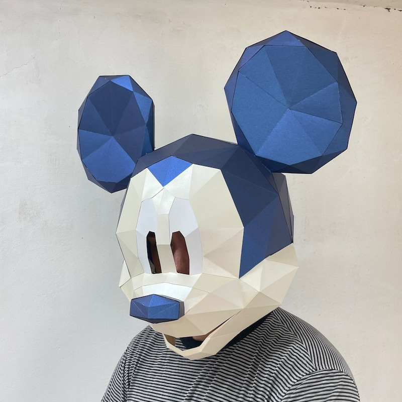 Pluto mask on - Etsy.de