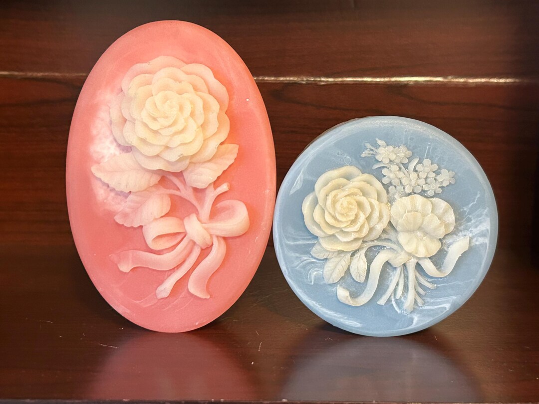 Vintage Carved Incolay Blue White and Pink White Trinket Box With ...