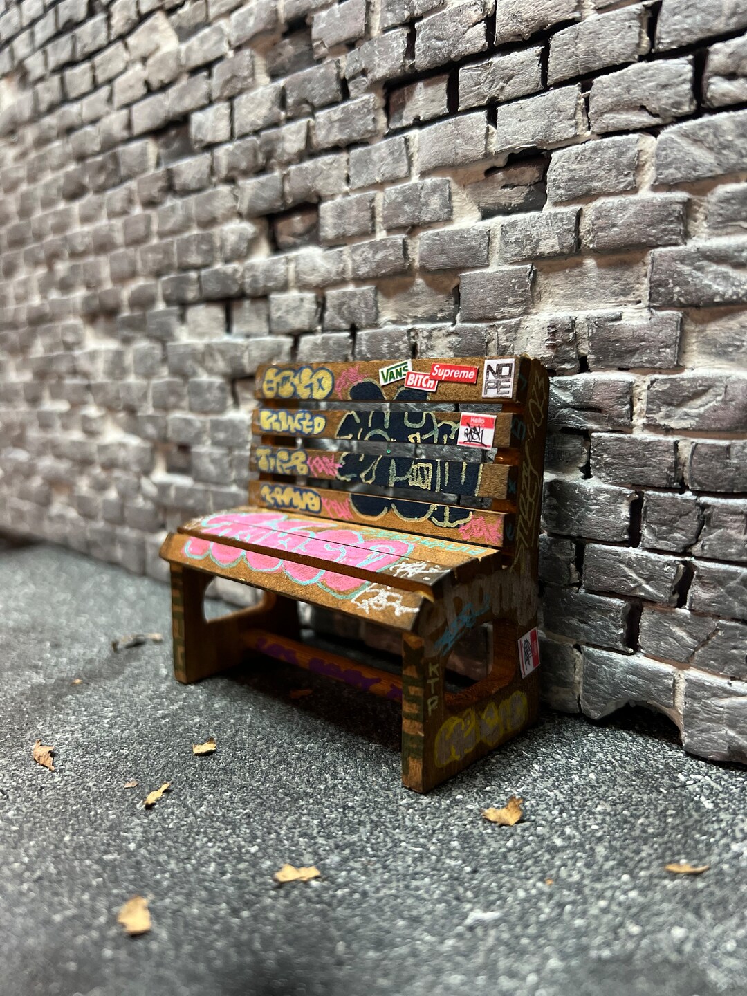 Miniature Graffiti Wood Bench Diorama 1/12 Props exact - Etsy