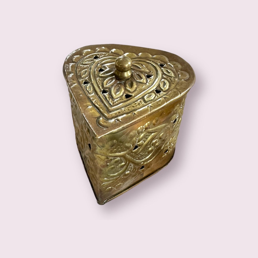 Vintage Brass Heart Shaped Trinket Box With Lid, Catchall, Pierced ... Vintage Brass Heart Shaped Trinket Box With Lid, Catchall, Pierced ...