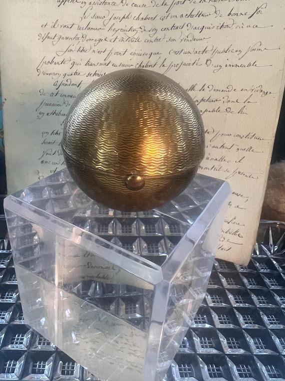 Rare, fabulous 1950's Pygmalion sphere powder compact… - Gem