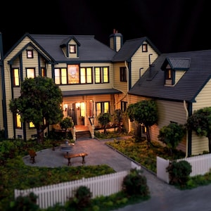 Stu Macher House Half Version Diorama, Inspired by Scream Movie ...