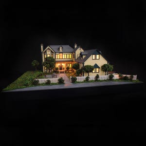 Stu Macher House Half Version Diorama, Inspired by Scream Movie ...