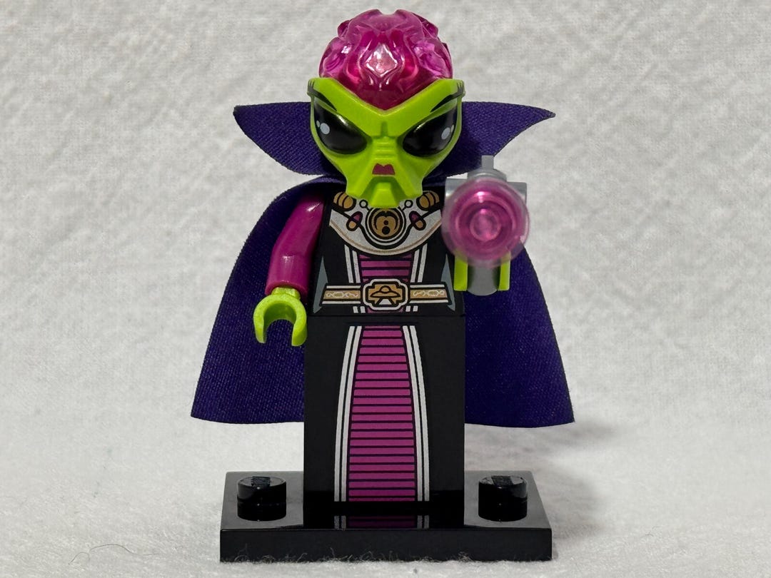 Lego Alien Villainess Minifigure CMF Series 8, Includes Accessories ...