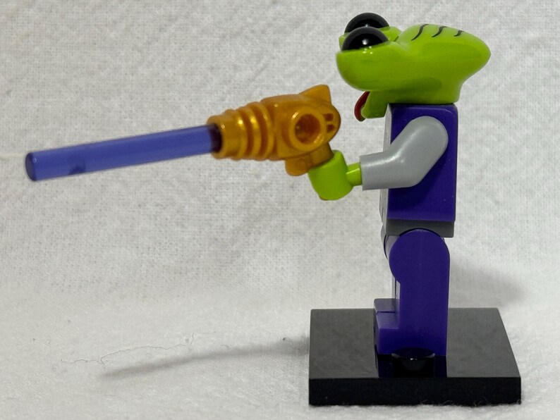 Lego Space Alien Minifigure CMF Series 3, Includes Accessories Stand ...