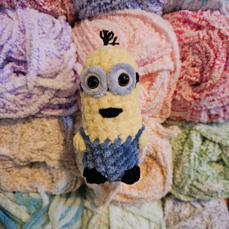 Rearview Mirror Swinging Minion / Sitting Minion Crochet Pattern - Etsy
