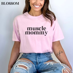 Muscle Mommy Pump Cover T Shirt for Gym Girl, Retro Aesthetic Gym ...