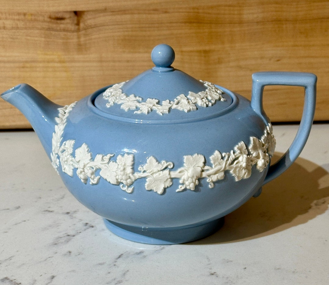Vintage Wedgwood QUEENSWARE Teapot Embossed Cream Grecian Designed ...