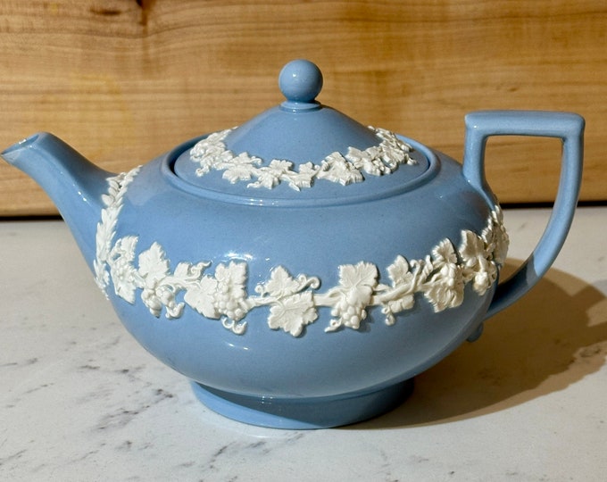 Vintage Wedgwood QUEENSWARE Teapot Embossed Cream Grecian Designed ...