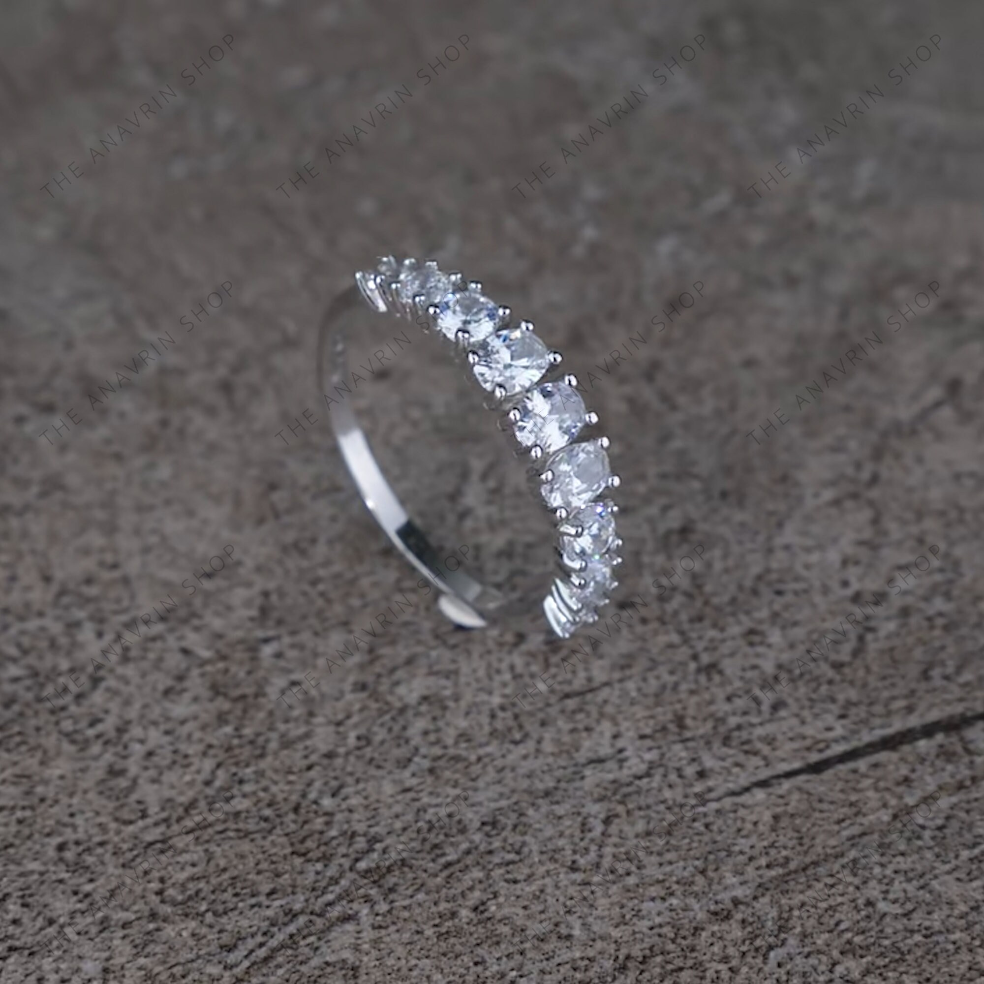 Graduated Oval and Round Moissanite Wedding Bands Women, Graduated ...