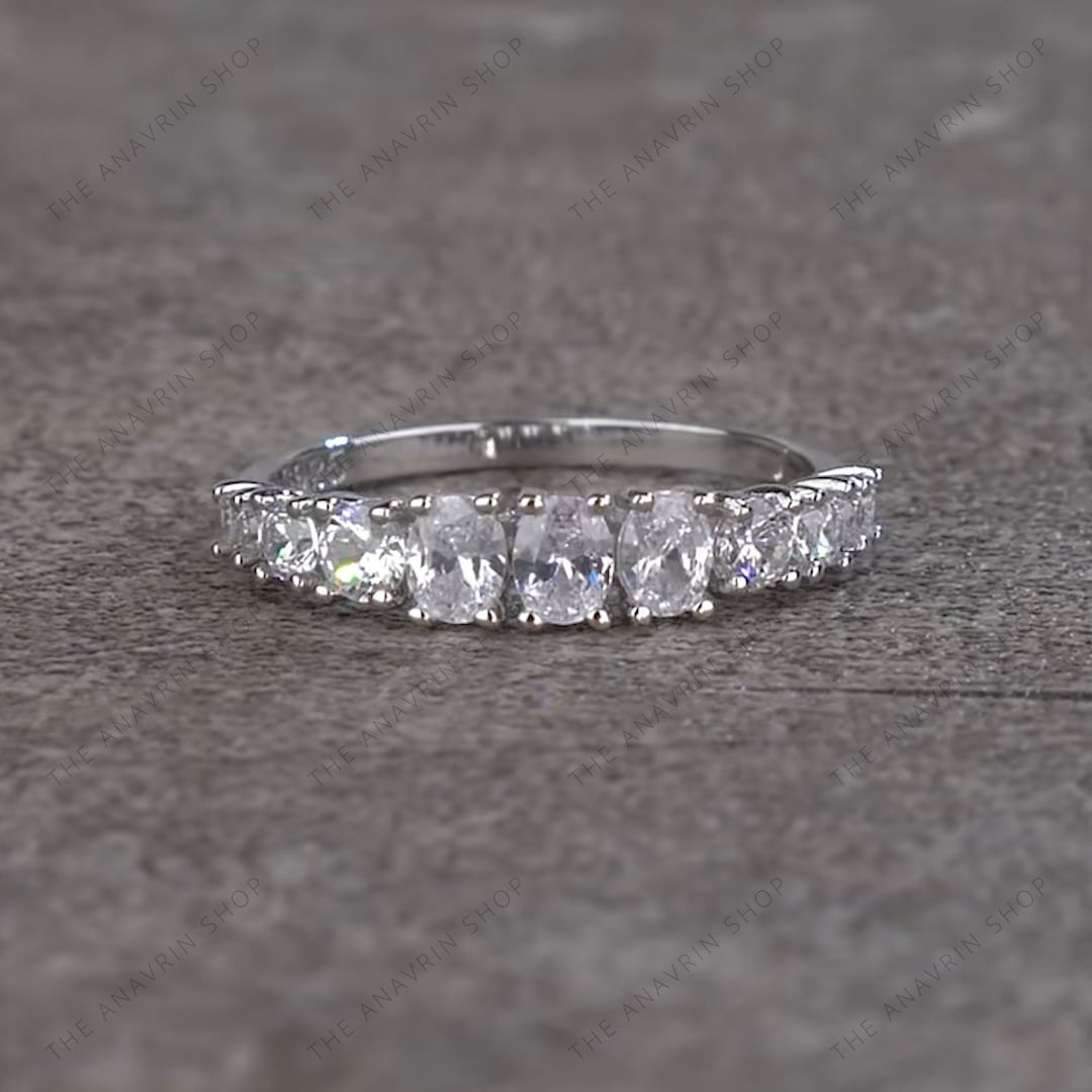 Graduated Oval and Round Moissanite Wedding Bands Women, Graduated ...