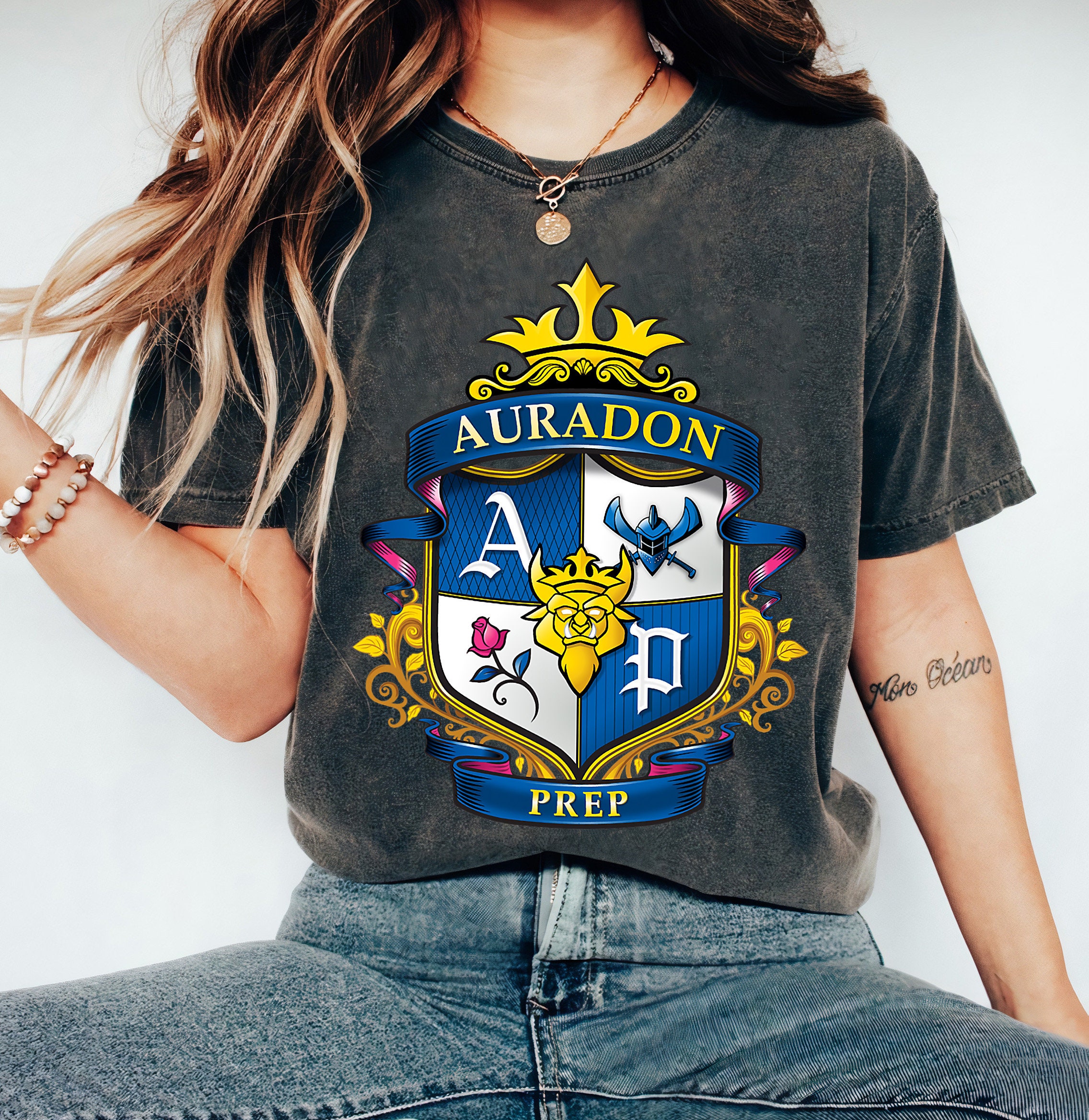 Disney Descendants Auradon Prep Crest T-shirt, Disneyland Family ...