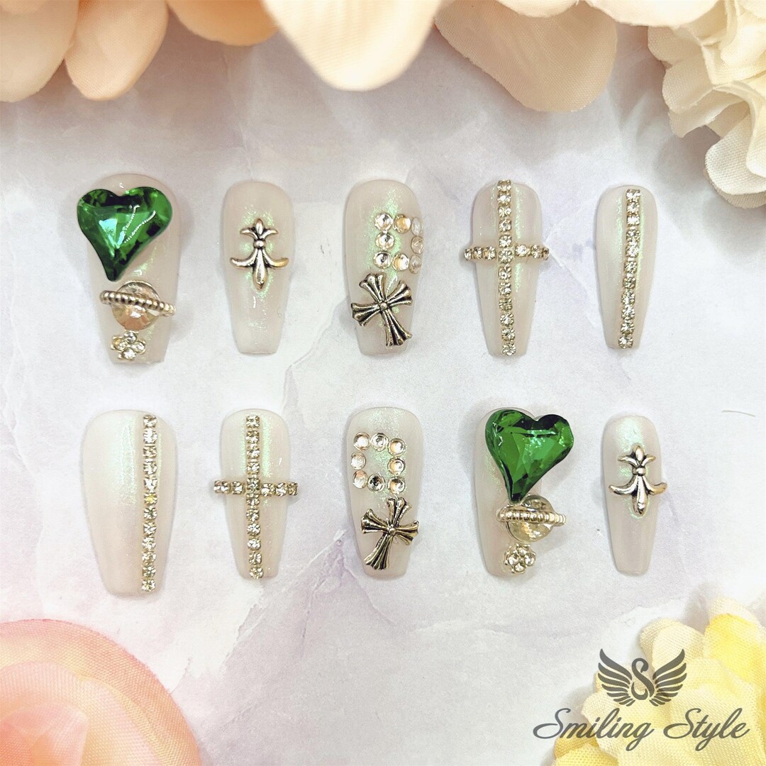 Green Malachite Heart Chain Press on Nails by SMILINGSTYLE | Luxury ...