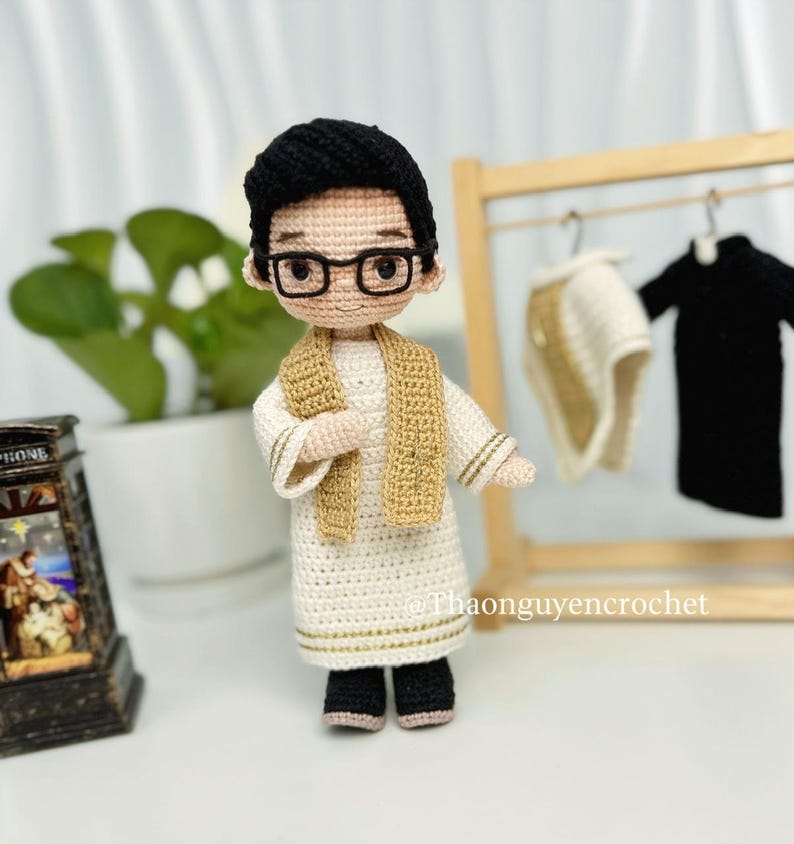 Crochet Priest PDF, Amigurumi Catholic Father Tutorial, Religious ...