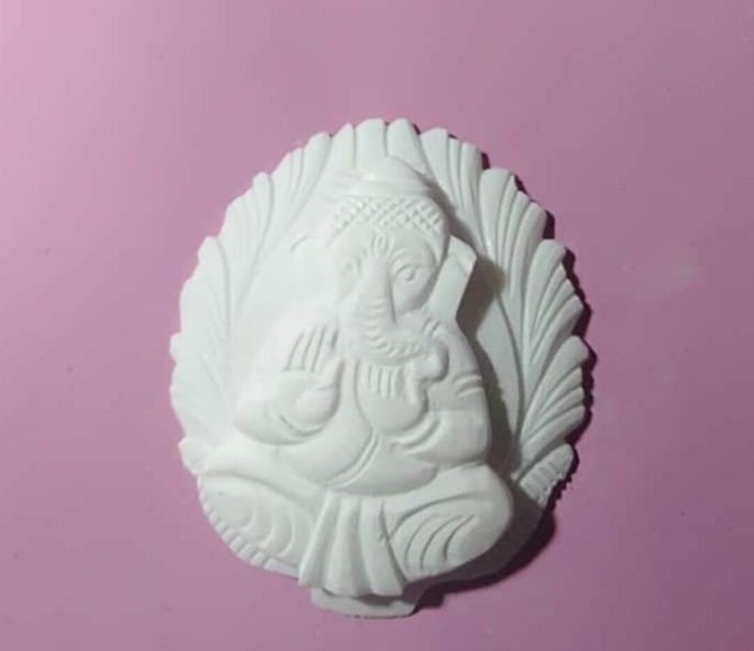 Ganesha Idol Made by Designing and Cutting Conch Shells / Ganesha Hand ...