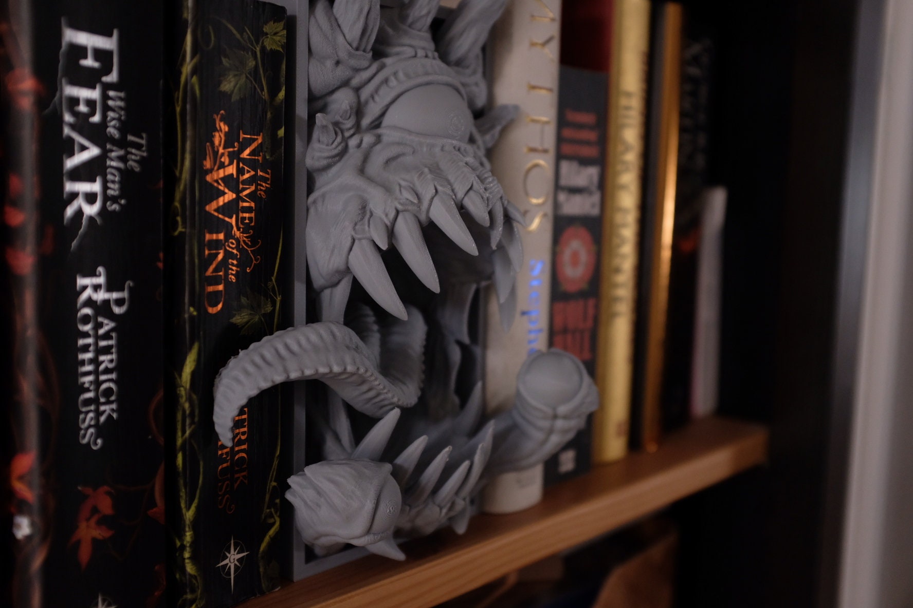 Beholder Watcher Book Nook, 3D Printed Fantasy Monster Bookshelf Decor ...