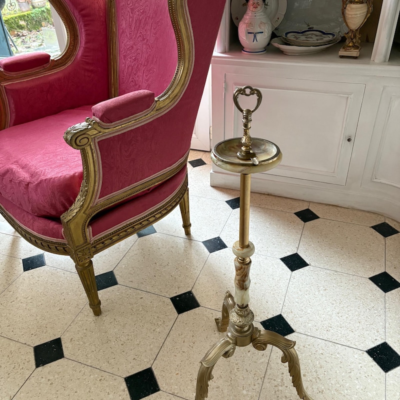 Ashtray Stand Cast - Etsy