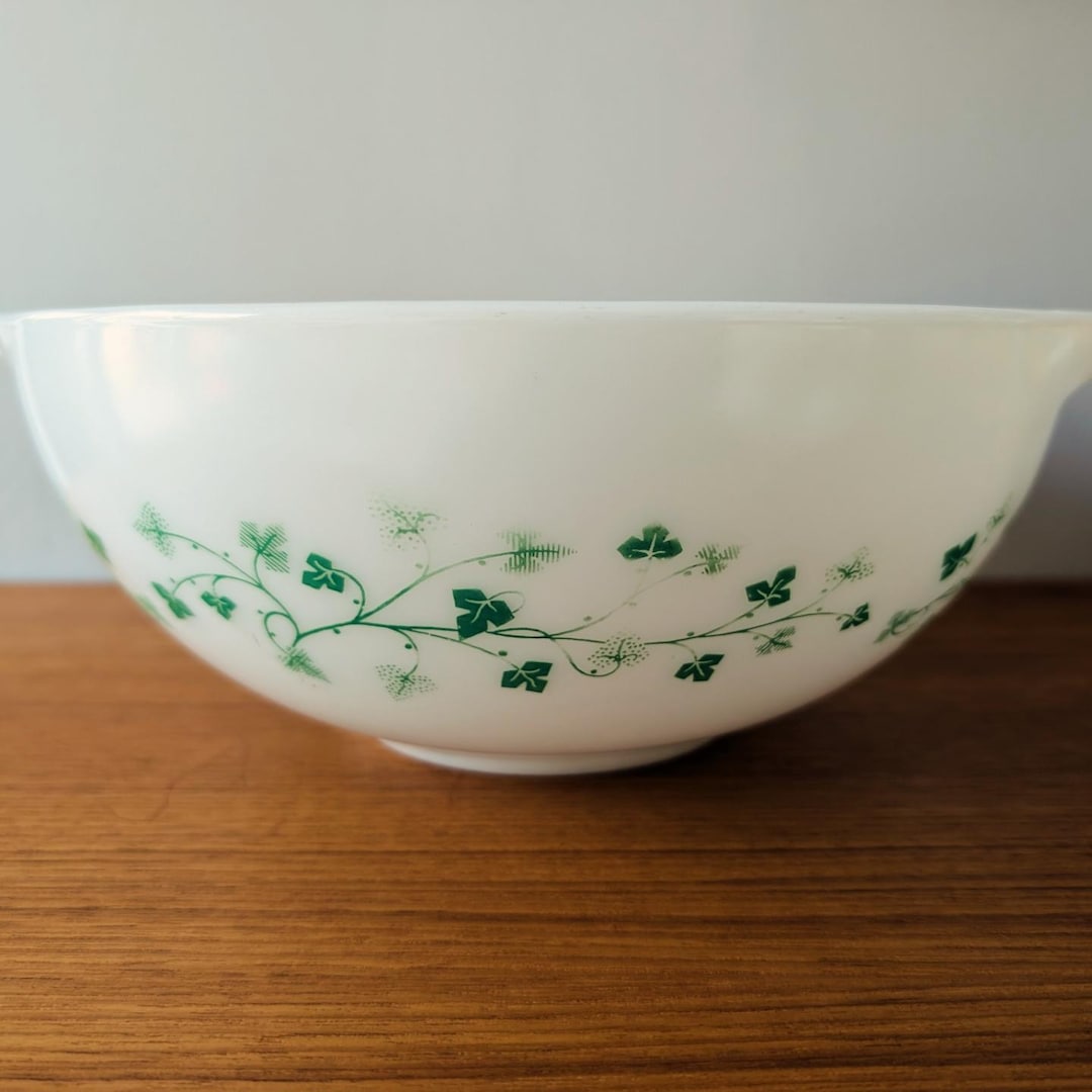Vintage Pyrex Green Ivy Cinderella Mixing Bowl Chip and Dip - Etsy