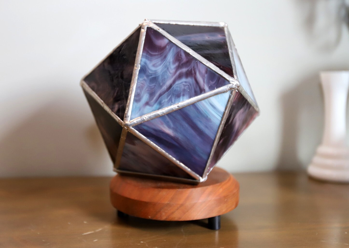 Stained Glass D20 Lamp - Etsy