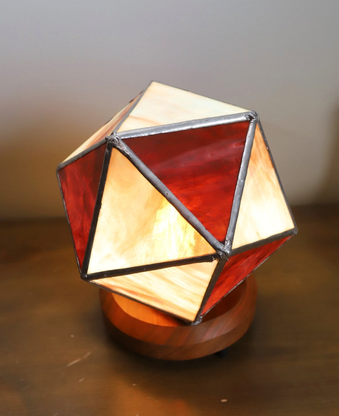Stained Glass D20 Lamp - Etsy