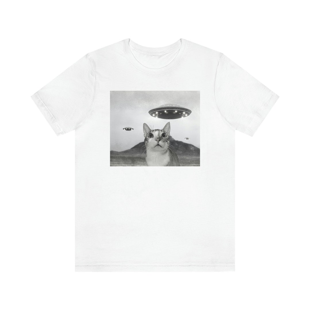 Cat Abduction UFO Graphic T-shirt - Funny Cat Tee Funny Cat Tee Gift ...