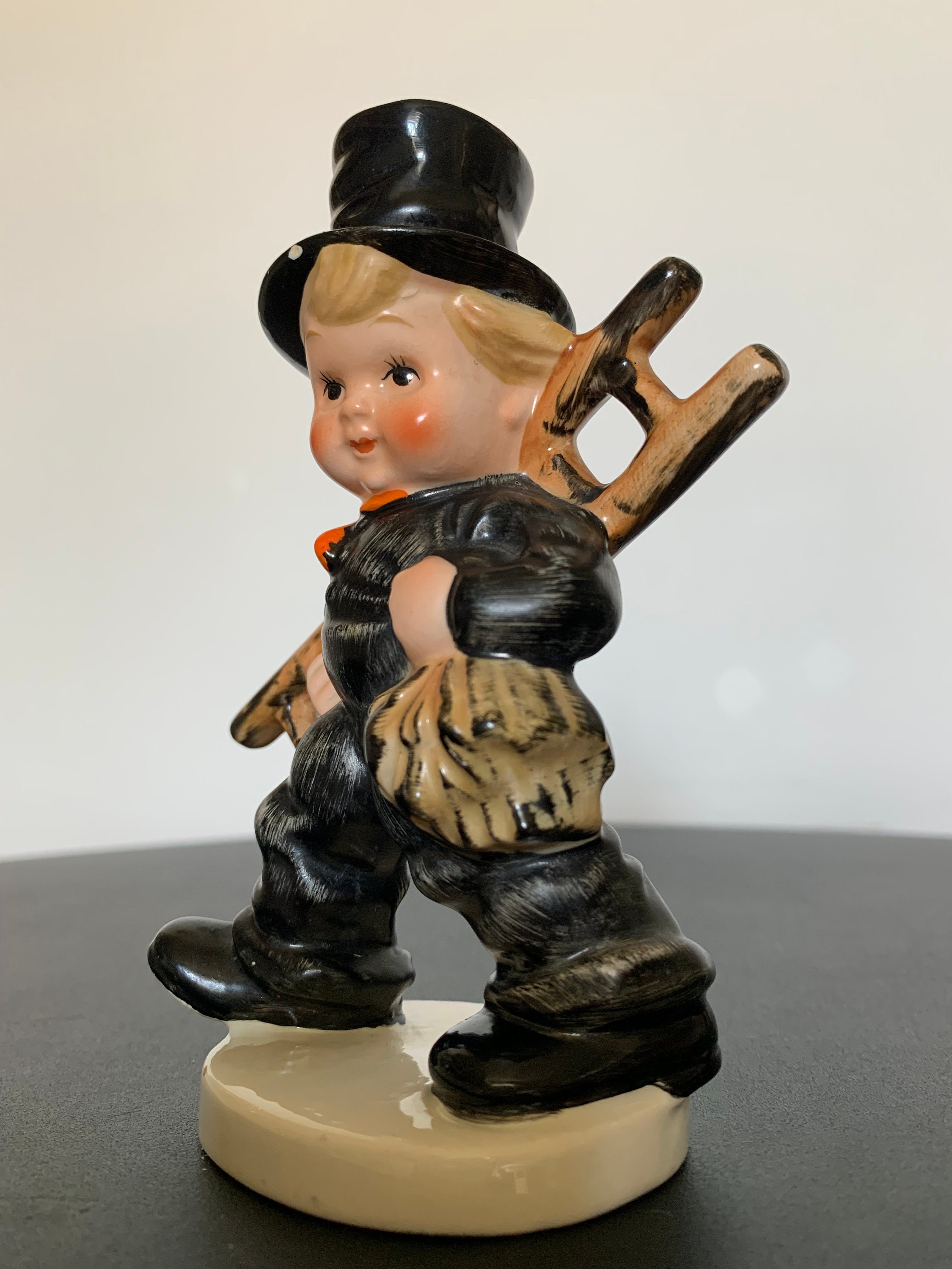 Vintage Hummel Goebel Figurine. the Chimney Sweep. KF40. TMK3 (1960 ...