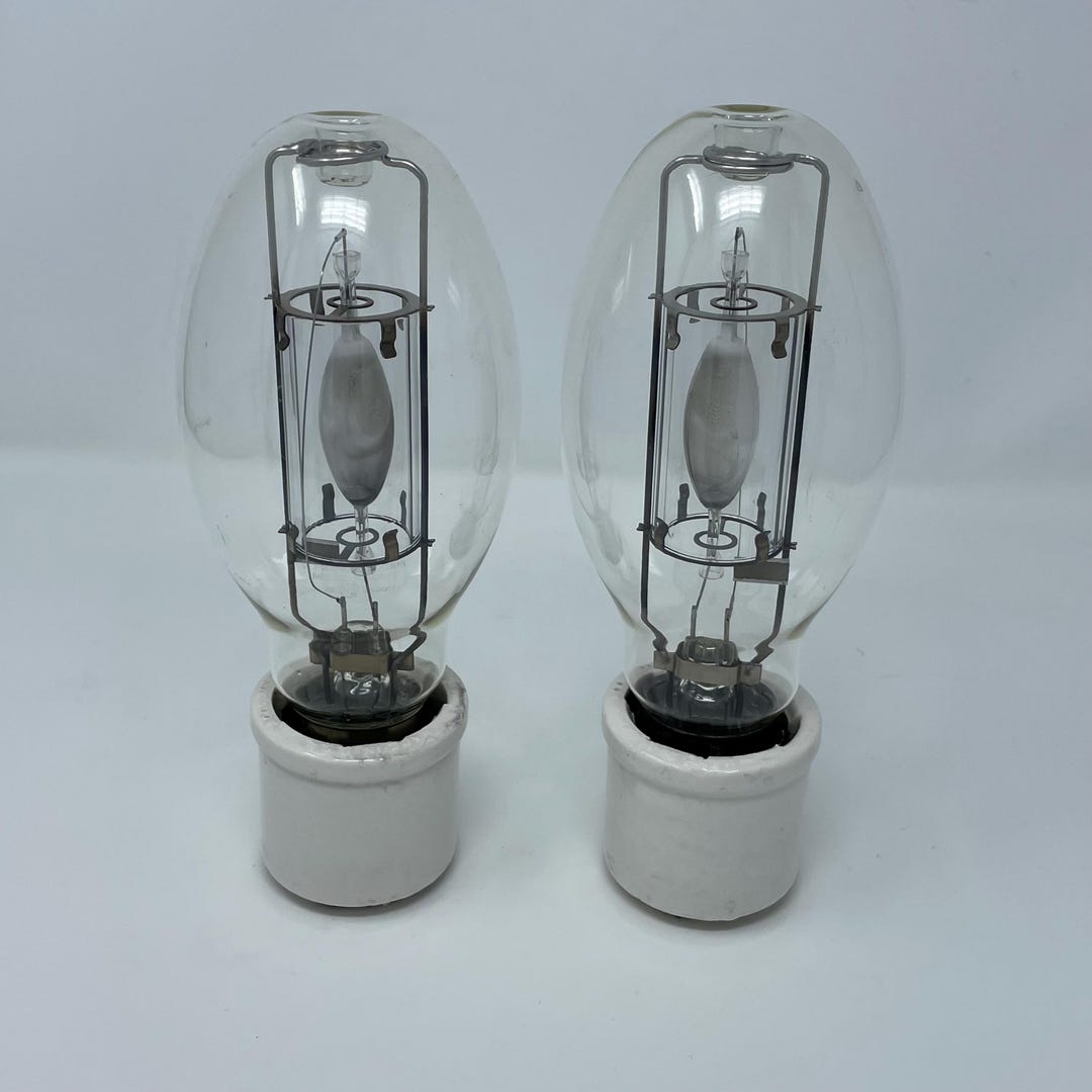 Vintage Gas Station Light Bulbs, Vintage 1400 W. 600 V. Light Bulbs ...