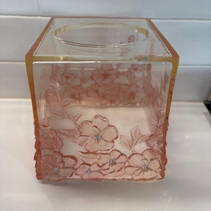 Vintage Pink Plexiglas Floral Tissue Box - Etsy