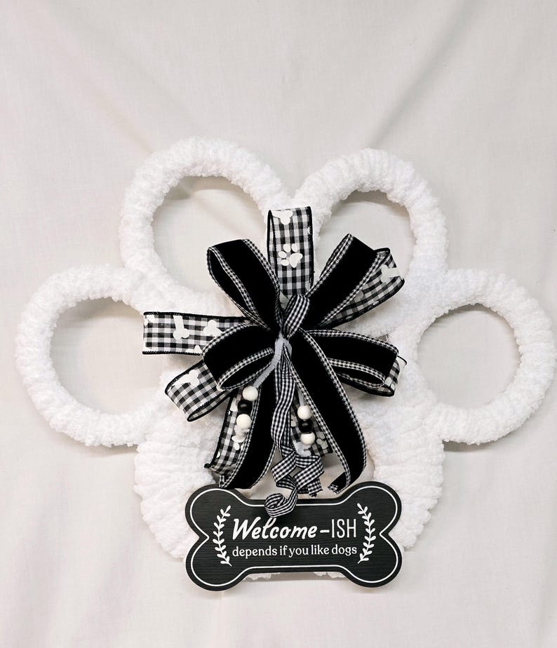 Dog Lover Welcome Wreath - Paw Print Design | Cozy Farmhouse Decor for ...