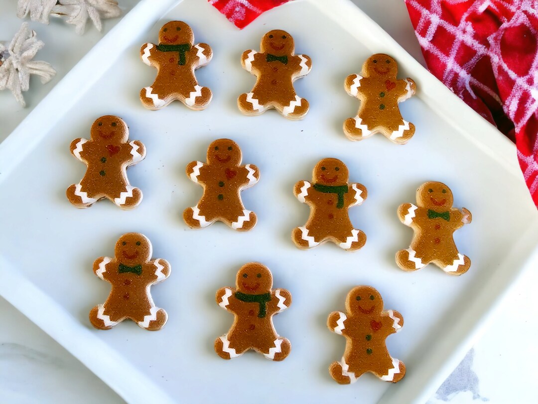 TWELVE GINGERBREAD MAN Edible Sugar Decorations, Christmas Cake or Cupcake Toppers, Gingerbread ...
