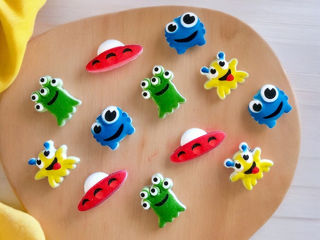 ALIEN INVASION Assortment Edible Sugar Decorations, Space Party, Kids ...