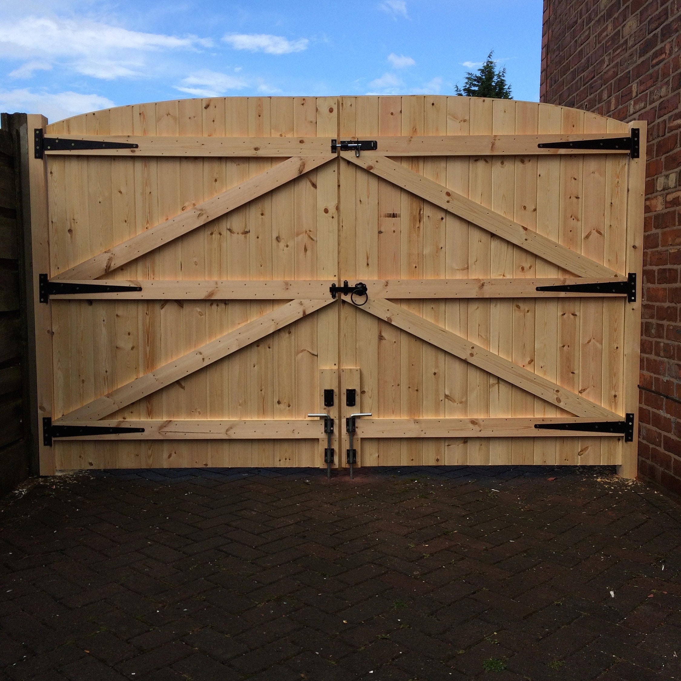 Wooden Driveway Gates T&G Heavy Duty Driveway Gates!! 6FT HIGHEST POINT ...