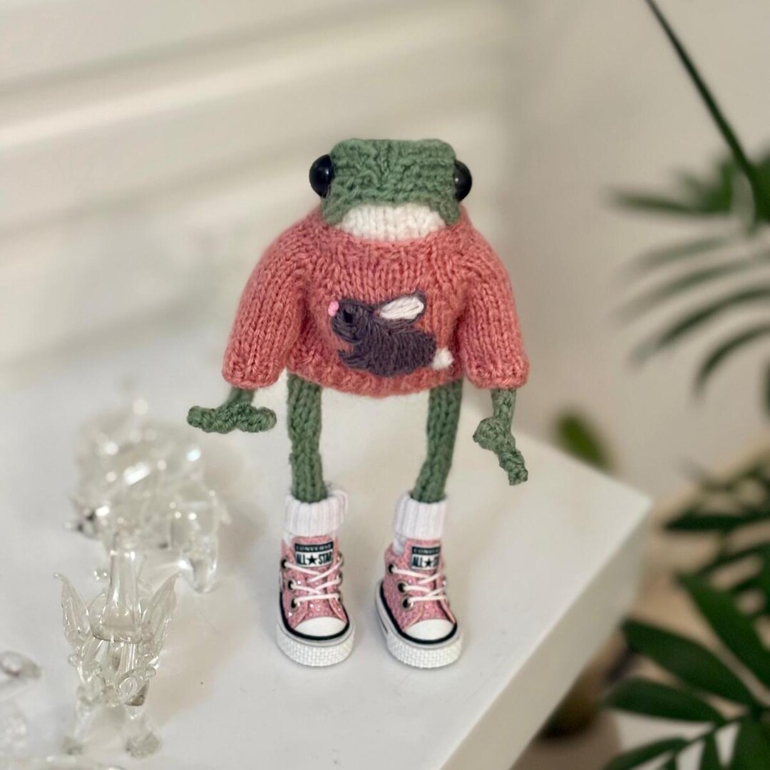 Crochet Frog Toy: Handmade Amigurumi Frog - Changeable Clothes, Movable ...