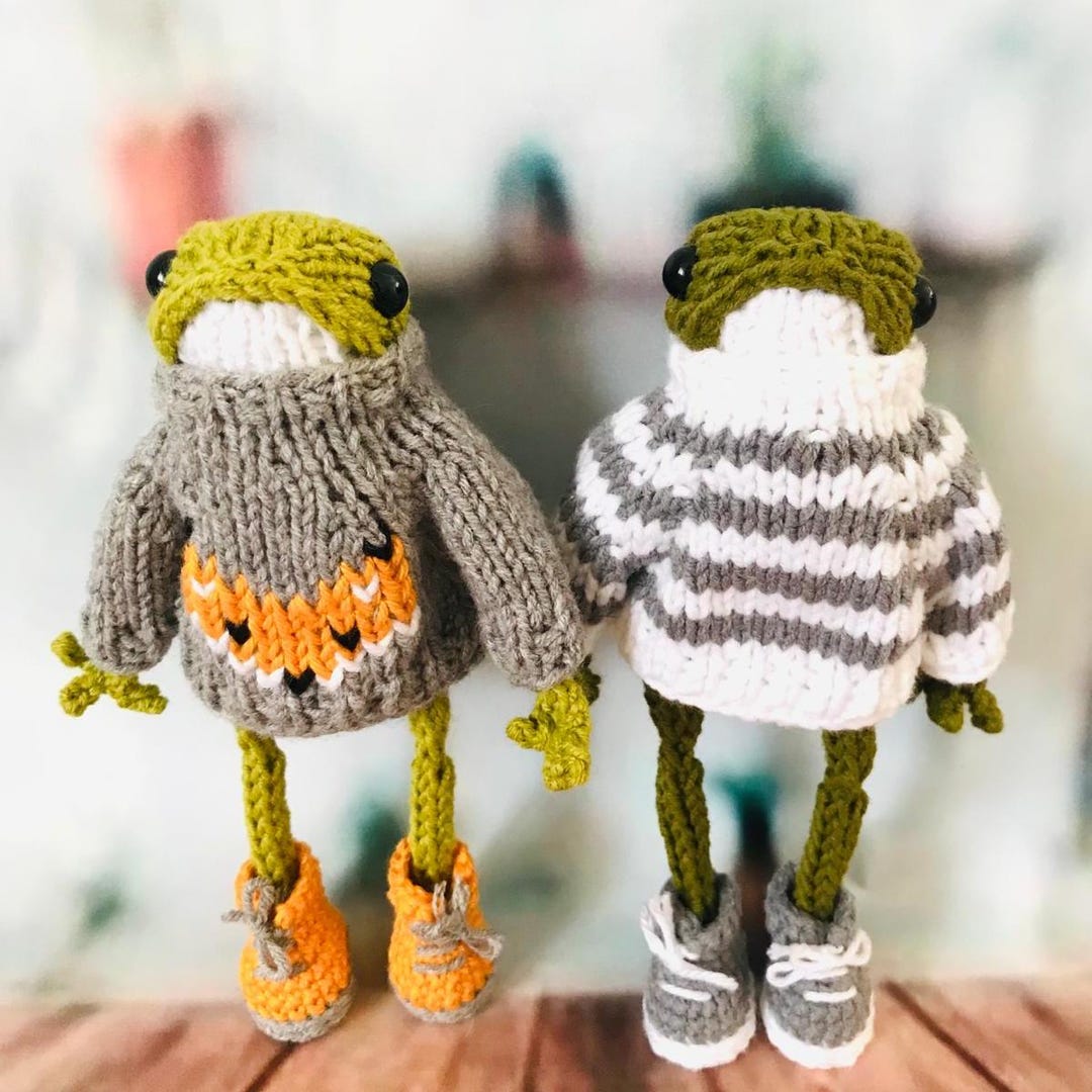 Handmade Knitted Frog Toy: Amigurumi Frog, Funny Gift, Movable Arms and ...