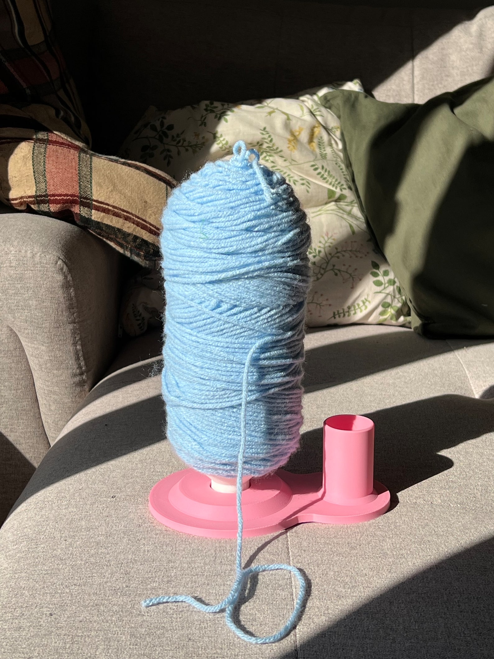 Yarn Ball & Skein Holder With Tool Storage for Crochet, Yarn Feeder for ...