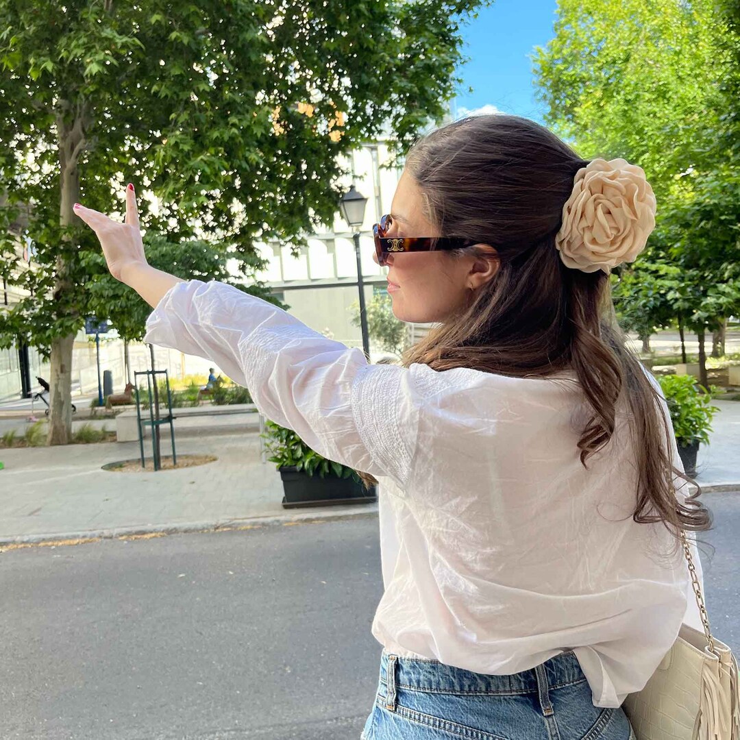 Light Cream Flower Hair Claw | Free Fast Delivery | Super High Quality ...