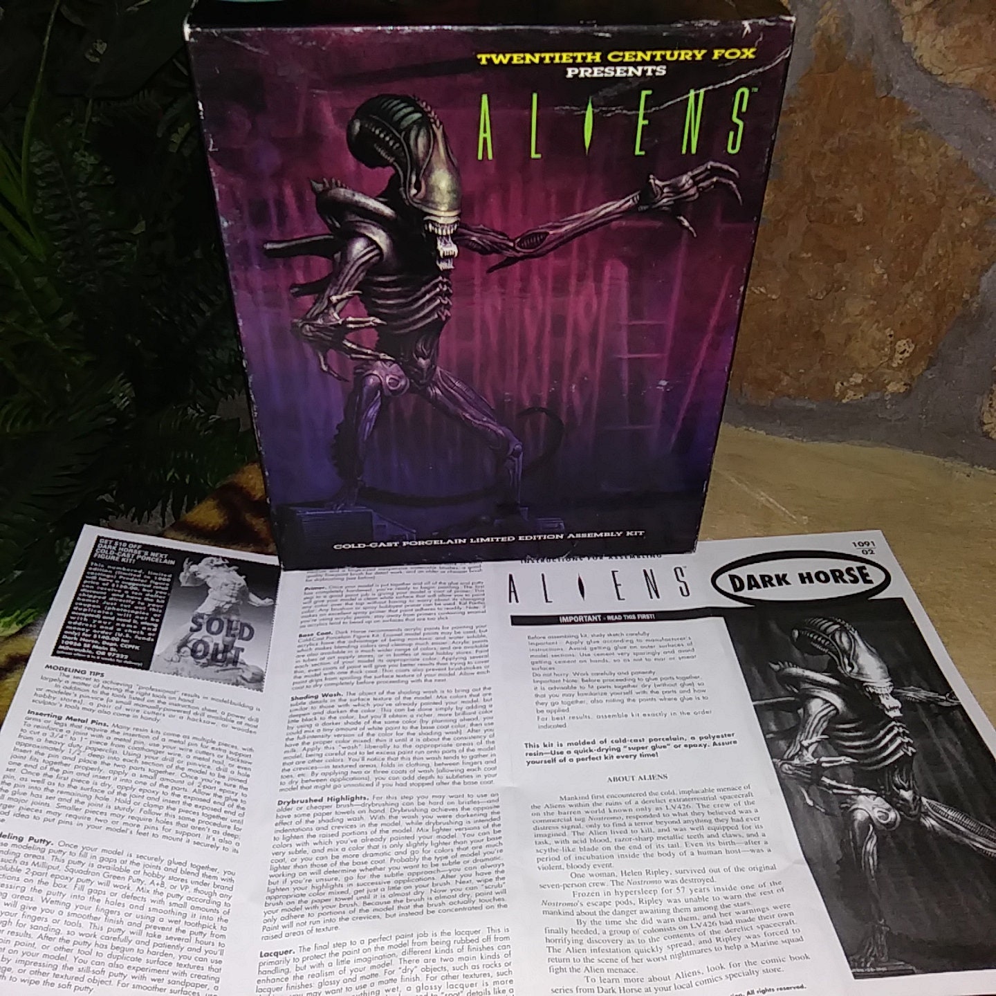 DARK HORSE Aliens Cold Cast Porcelain Kit by Randy Bowen. 1991 Limited ...