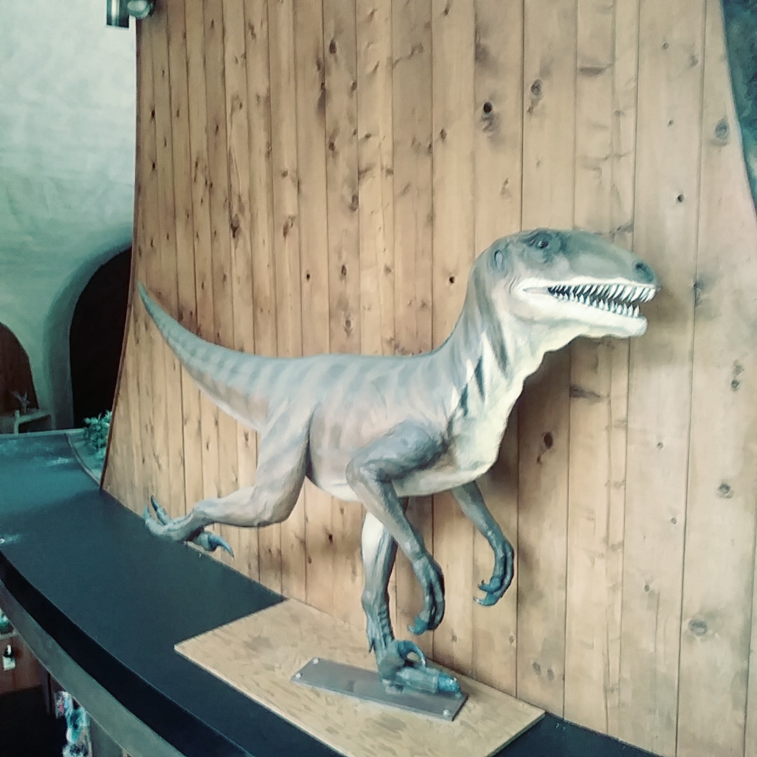 Louis Paul Jonas Studios Velociraptor Sculpture, 9 Ft Fiberglass ...