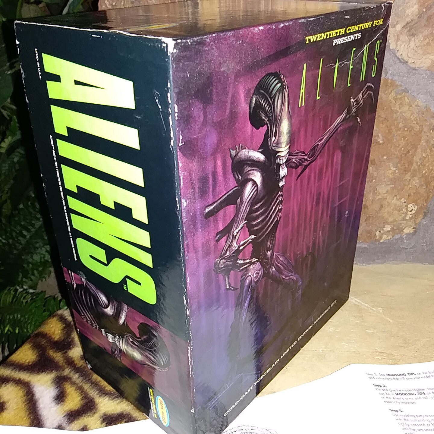 DARK HORSE Aliens Cold Cast Porcelain Kit by Randy Bowen. 1991 Limited ...