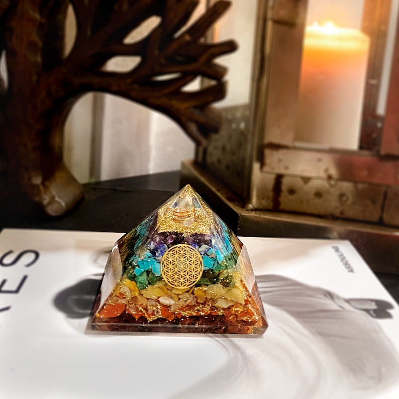 7 Chakras Pyramid | Gemstone Orgonite Pyramid for Chakra Balancing ...