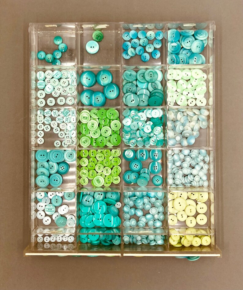 Vintage Buttons Set. 1950s Emerald Plastic Buttons in Retro Style for ...