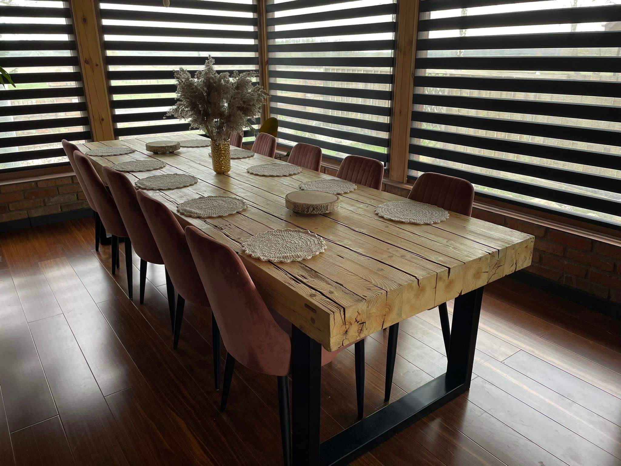 Table à manger en poutres récupérées. Pieds noirs en bois de - Etsy France