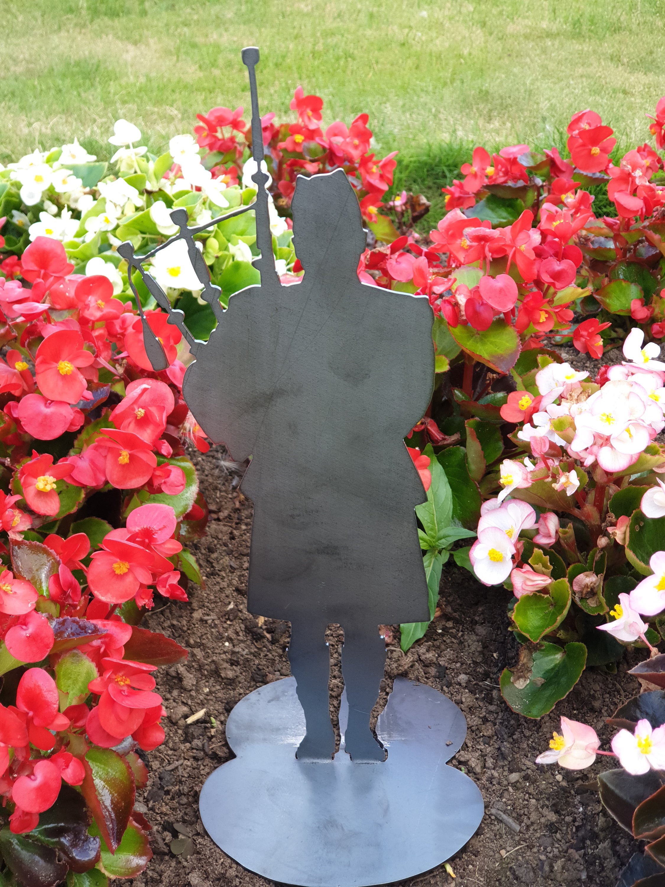 Metal British Military Piper Silhouette on a Poppy Base Made From 2mm ...
